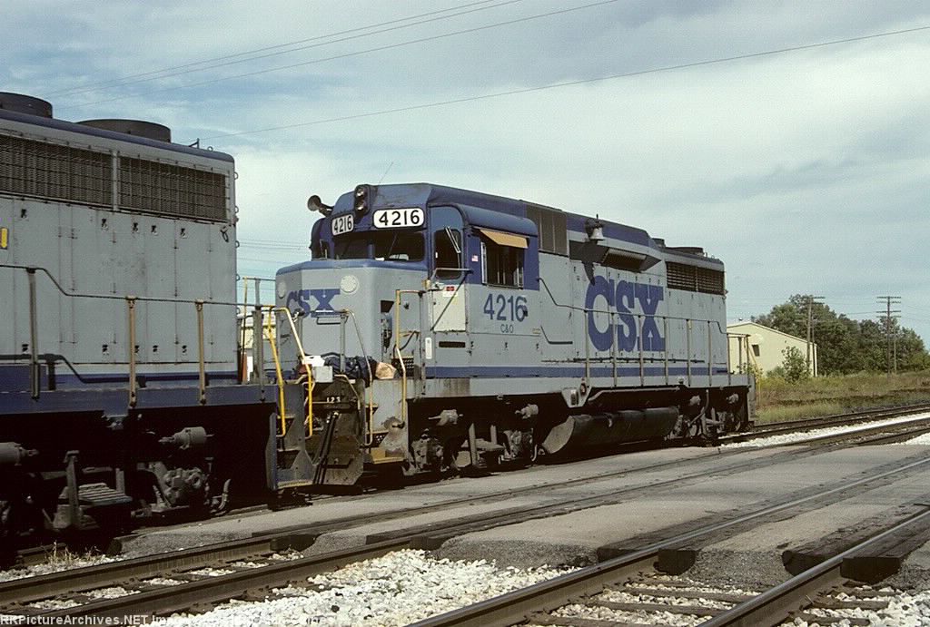 CSX GP-30m 4216
